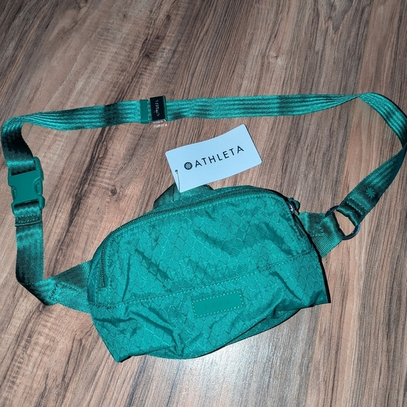 Athleta | Bags | Nwt Athleta Emerald Green Fanny Pack Or Crossbody Bag ...
